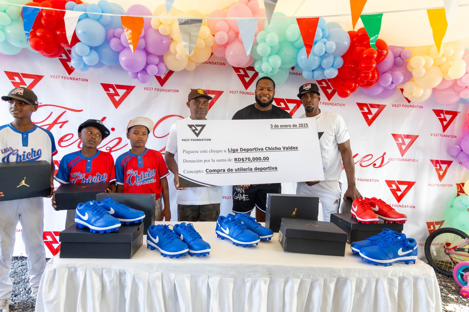 Vladimir Guerrero Jr. apoya pequeñas ligas deportivas de Nizao – VG27 ...